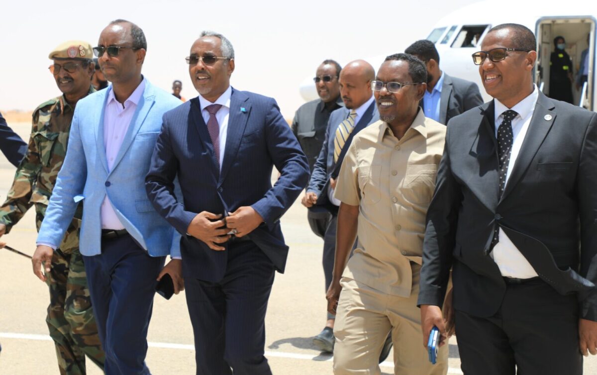 Wasiirka Wasaaradda Arrimaha Dibadda iyo wafdi u hogamainayo oo gaaray ...